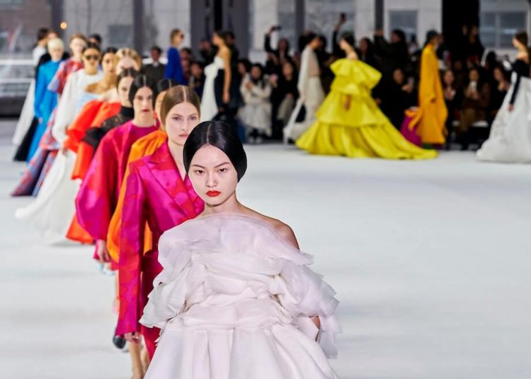 Moda oggi tendenze collezioni, accessori, sfilate - donne sul web