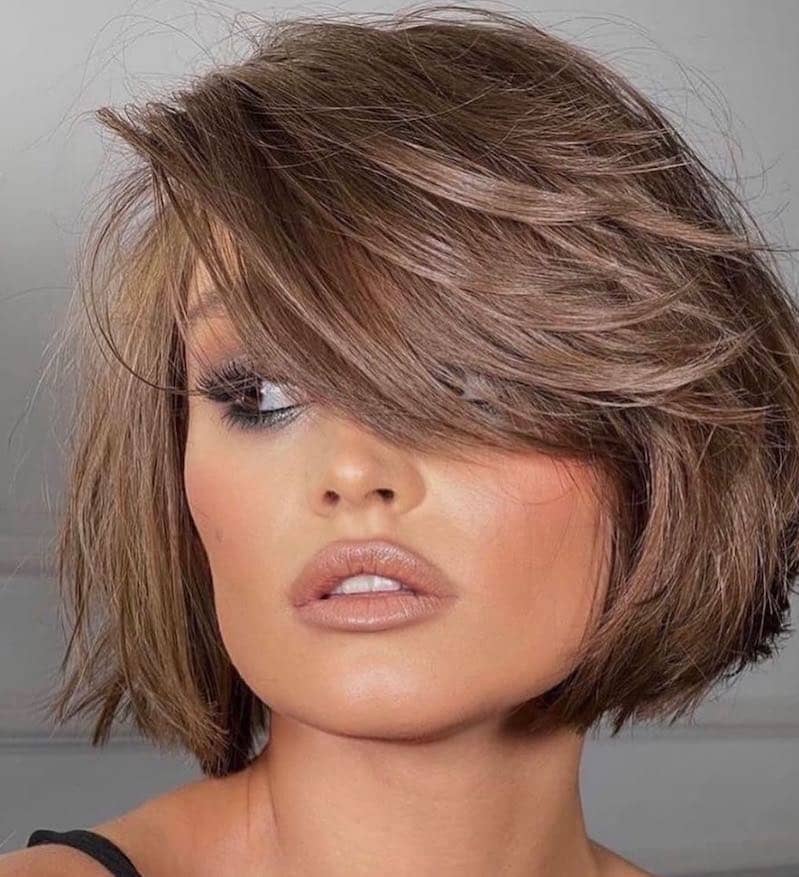 Caschetto ( o bob) lungo, corto. 30 foto di tagli capelli 2023 - Donne sul Web