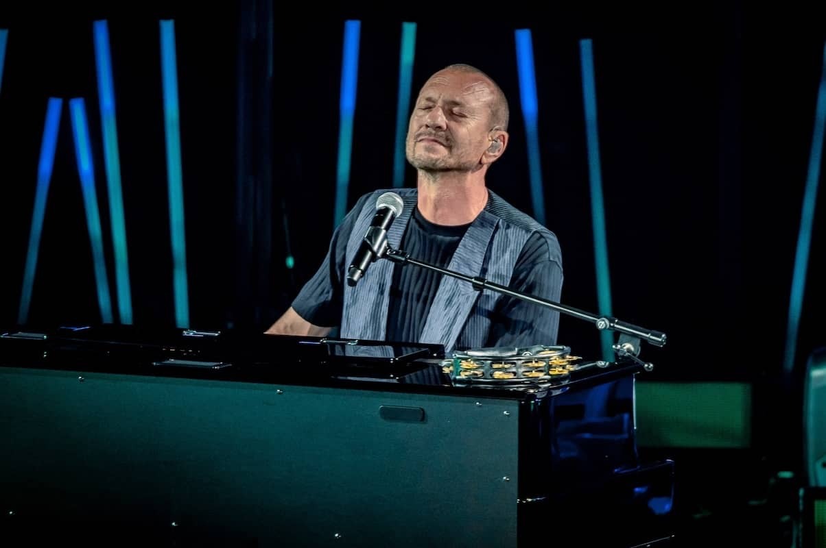 Biagio Antonacci, You & Me: significato e perché si chiama così - Donne ...
