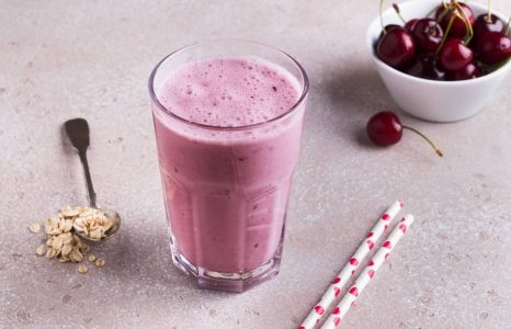 Smoothie alle ciliegie con yogurt e avena - Donne Sul Web
